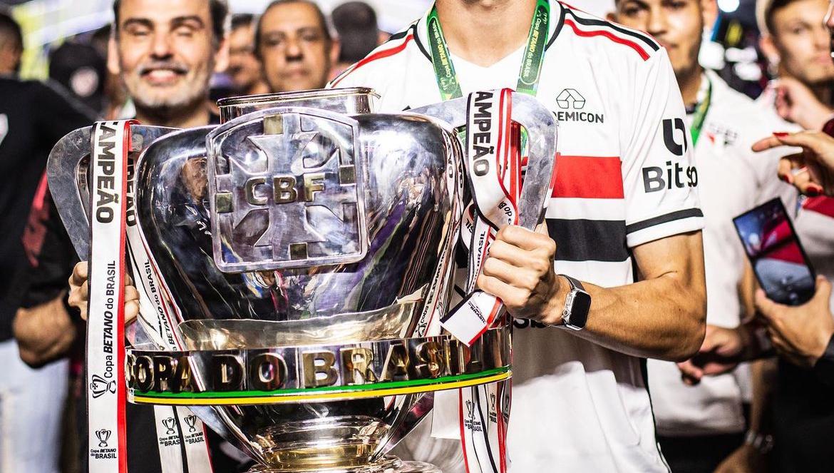 Fora dos planos! São Paulo negocia saída de meio-campista campeão da ...